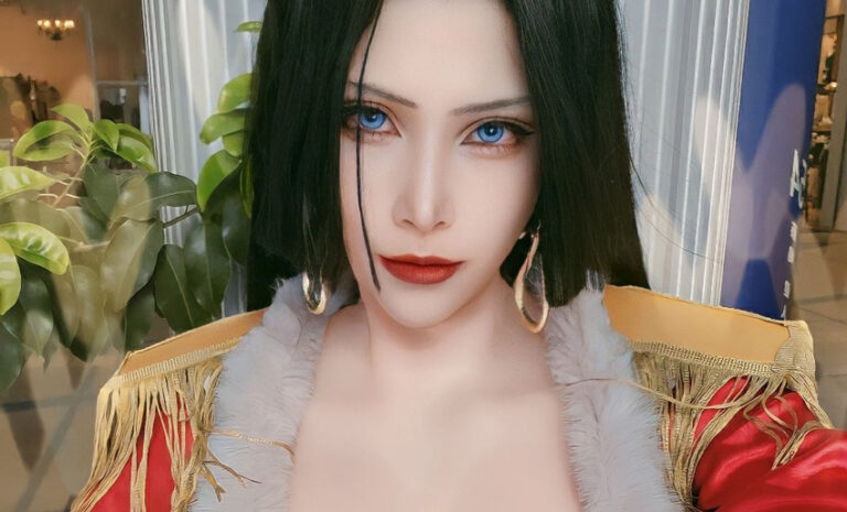 コスプレイヤーREI『ONE PIECE』ボア・ハンコック「バストはでかすぎるくらいが丁度いい」 | COSPLAY MODE