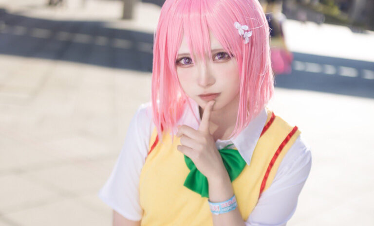 コスプレイヤーももり『ToLOVEる』モモ、濃いメイクを薄く見せるコツは目尻のみのつけまつ毛 | COSPLAY MODE